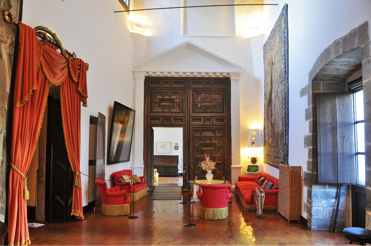 Salvador Dalí en Púbol: una vida secreta en el Castillo - Fundació Gala ...